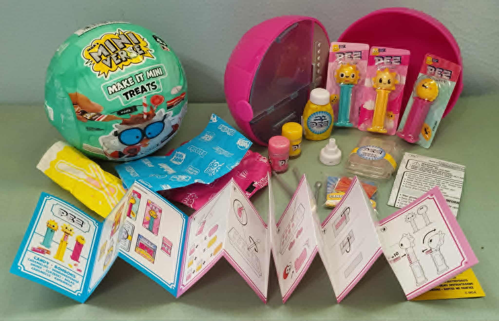 PEZ Miniverse Mini Treats with 3 mini Pez Dispenser and Pez Candy ...